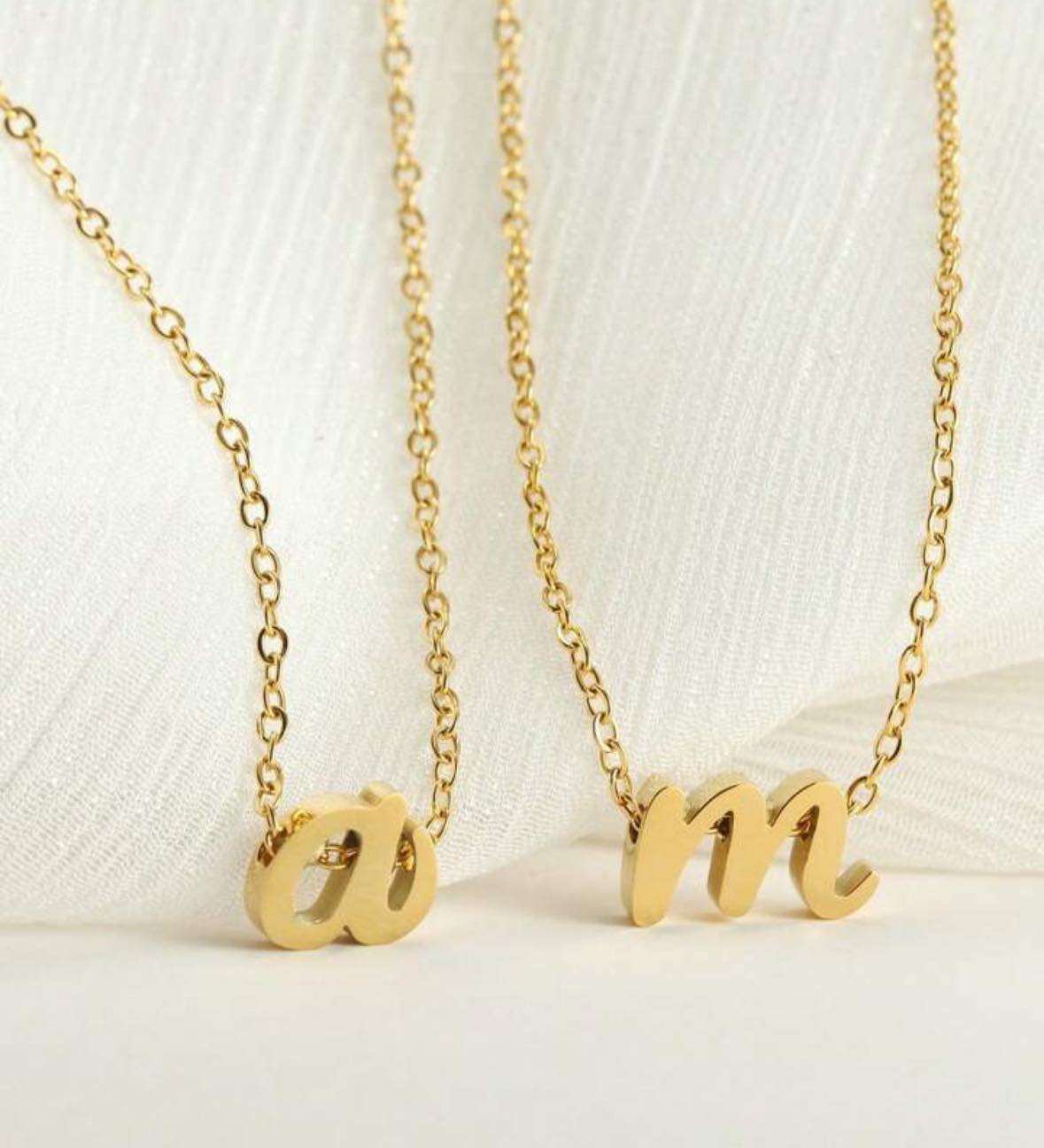 COLLAR INICIAL CURSIVA – Frida Joyería