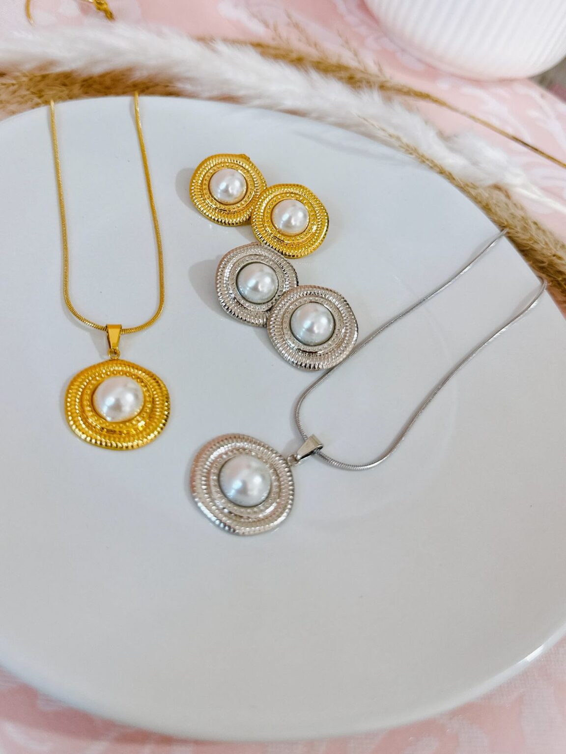 COLLAR Y ARETE CIRCULAR PERLA – Frida Joyería