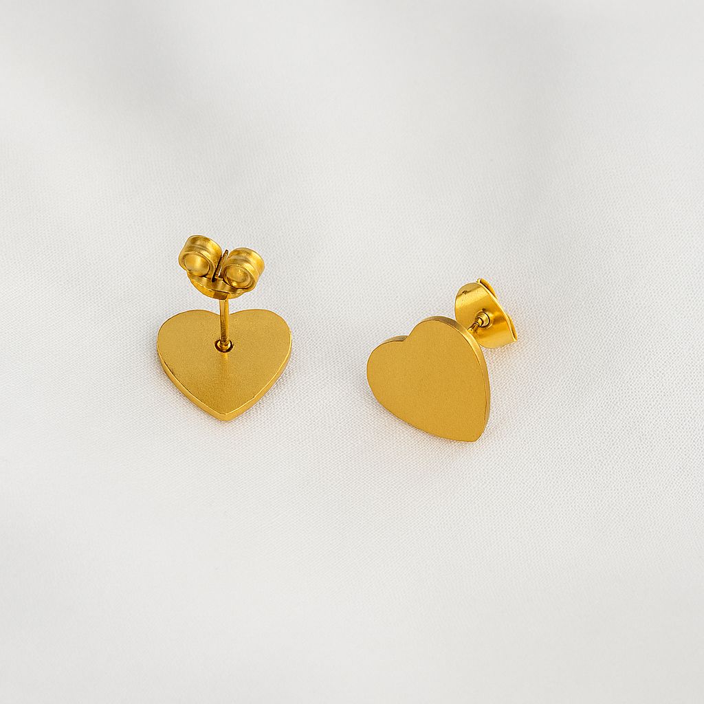 ARETE CORAZON DORADO SENCILLO – Frida Joyería