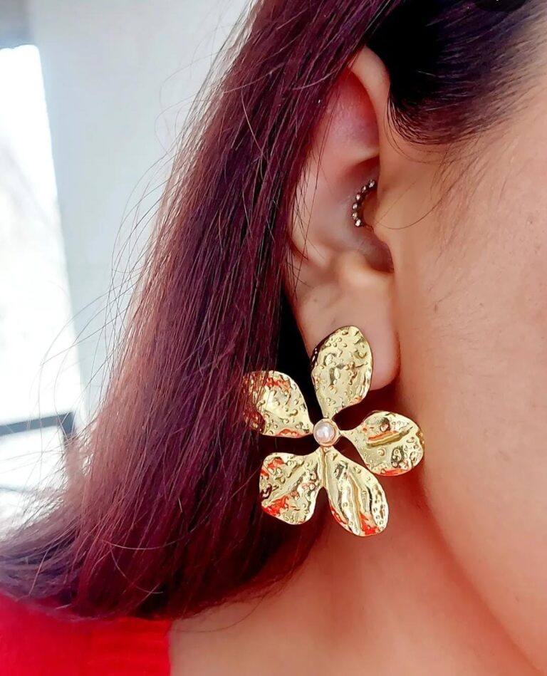 ARETE FLOR Y PERLA – Frida Joyería