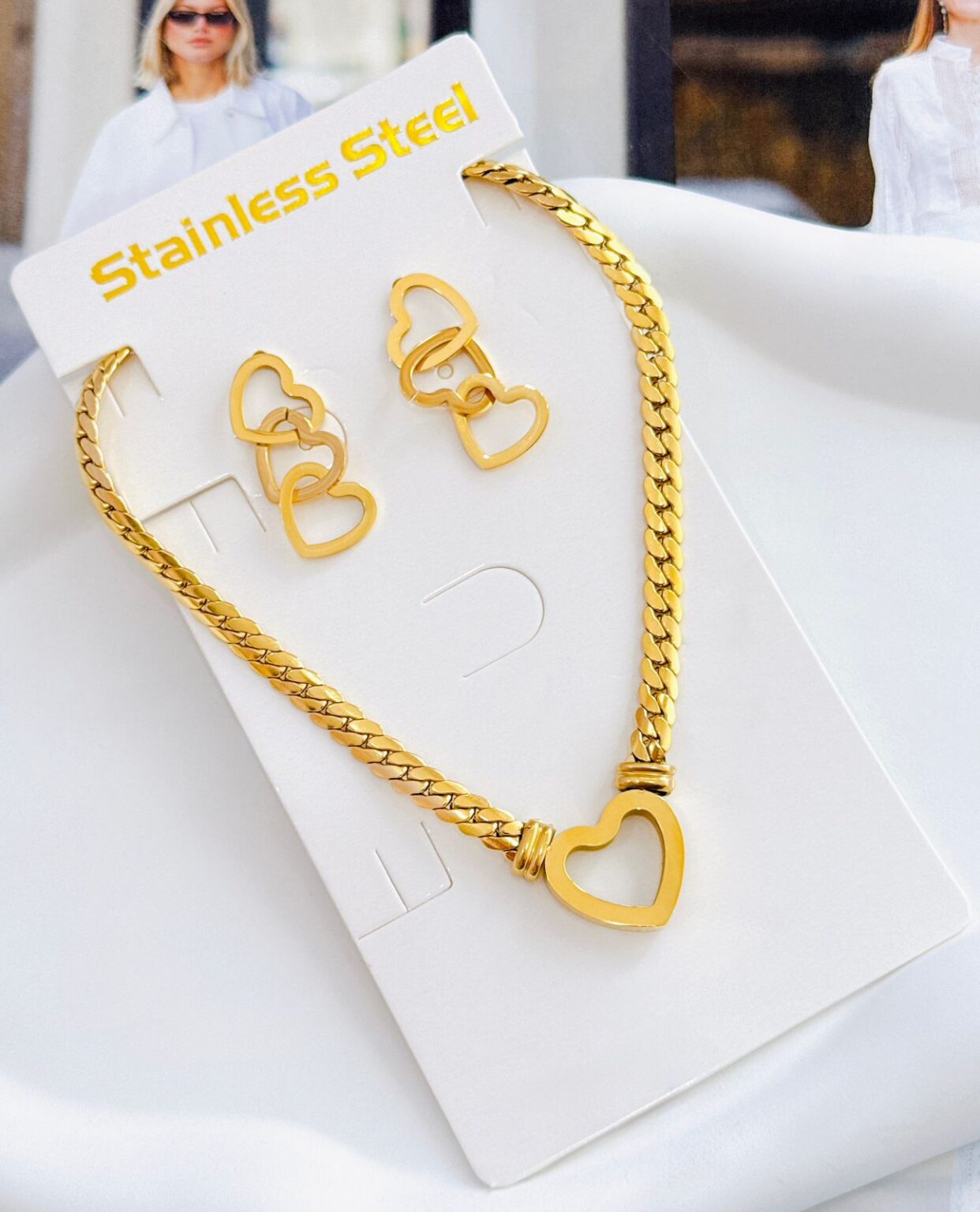 COLLAR Y ARETE CUBANO CON SILUETA CORAZON – Frida Joyería
